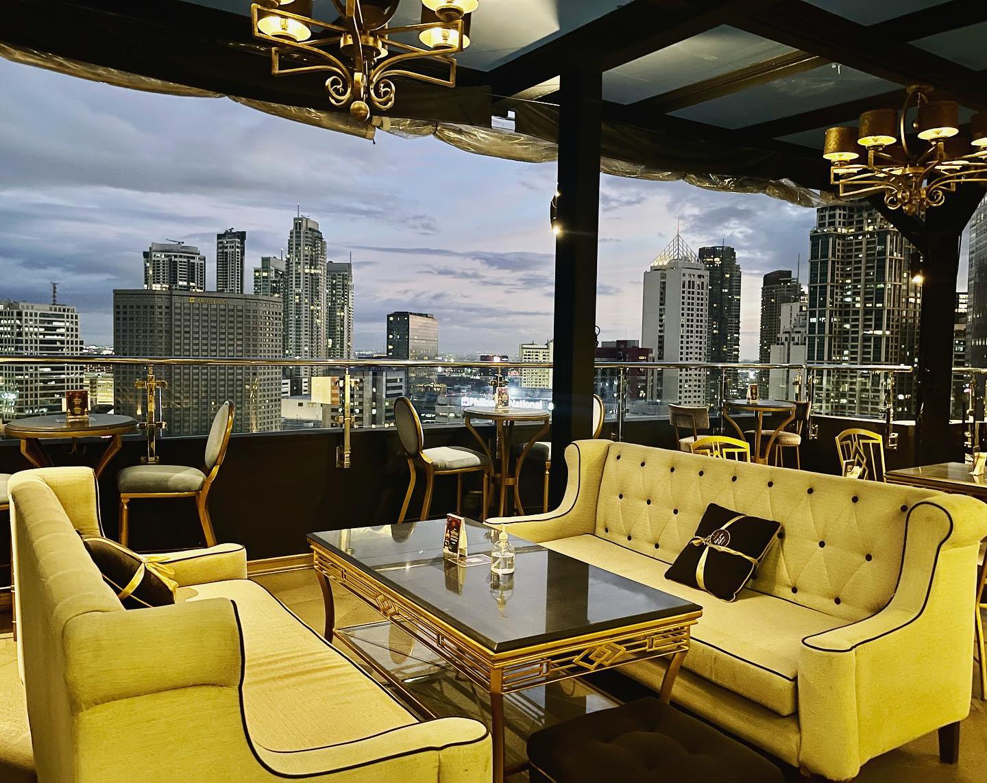 Discover 6 Rooftop Bars in Makati City - Go for Lokal [g4l] Philippines