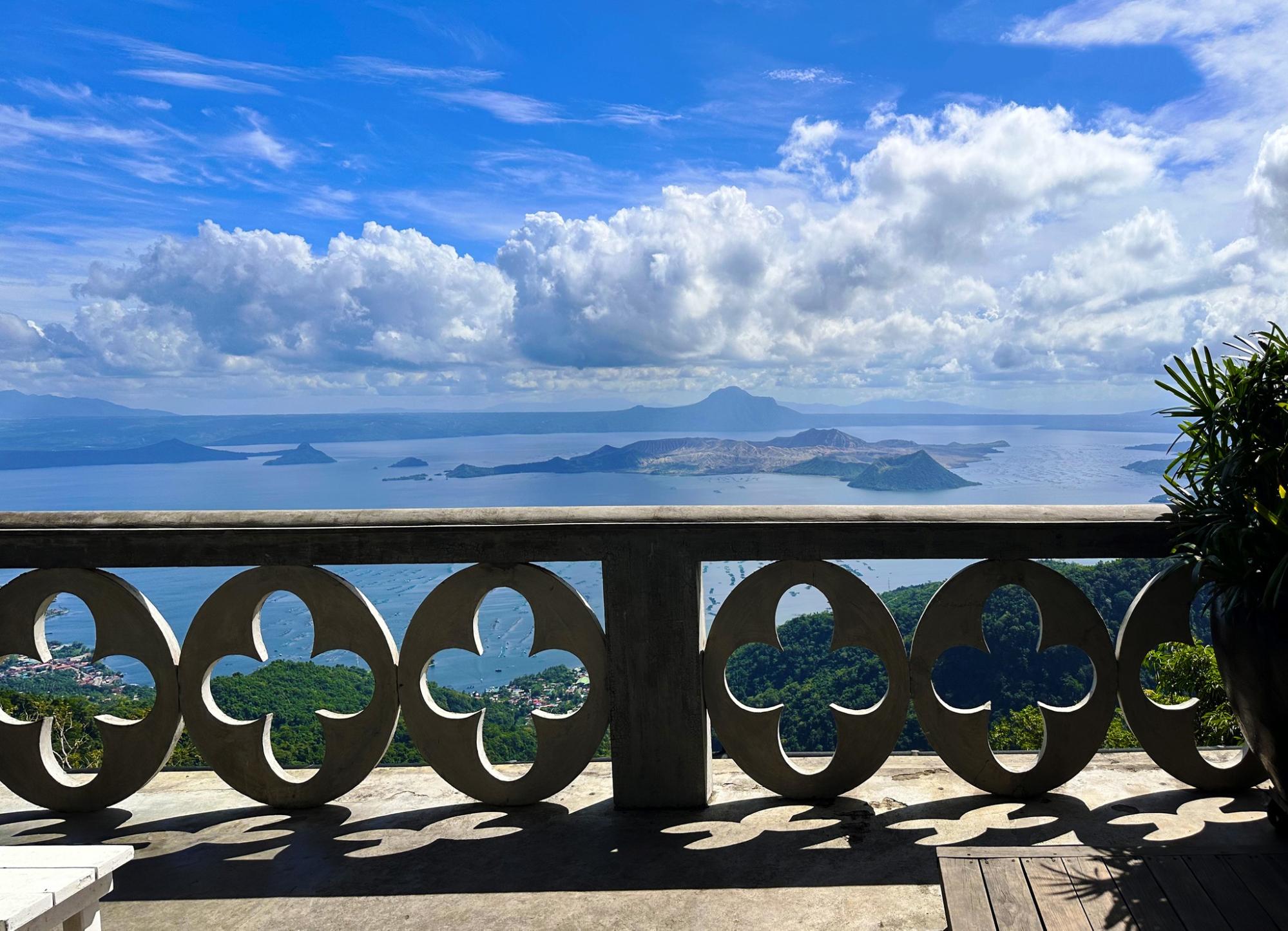 11 Restaurants in Tagaytay With an Incredible View of Taal - Go for ...