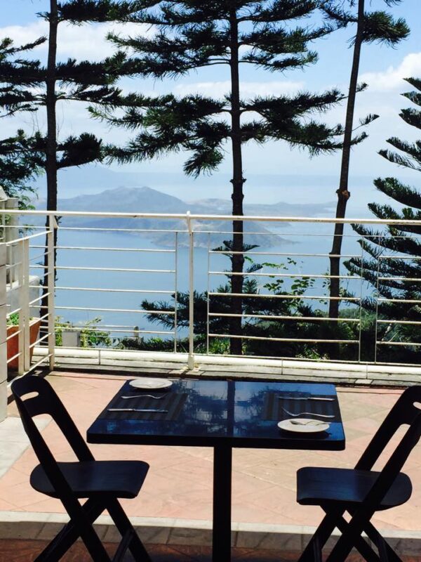 11 Restaurants in Tagaytay With an Incredible View of Taal - Go for ...